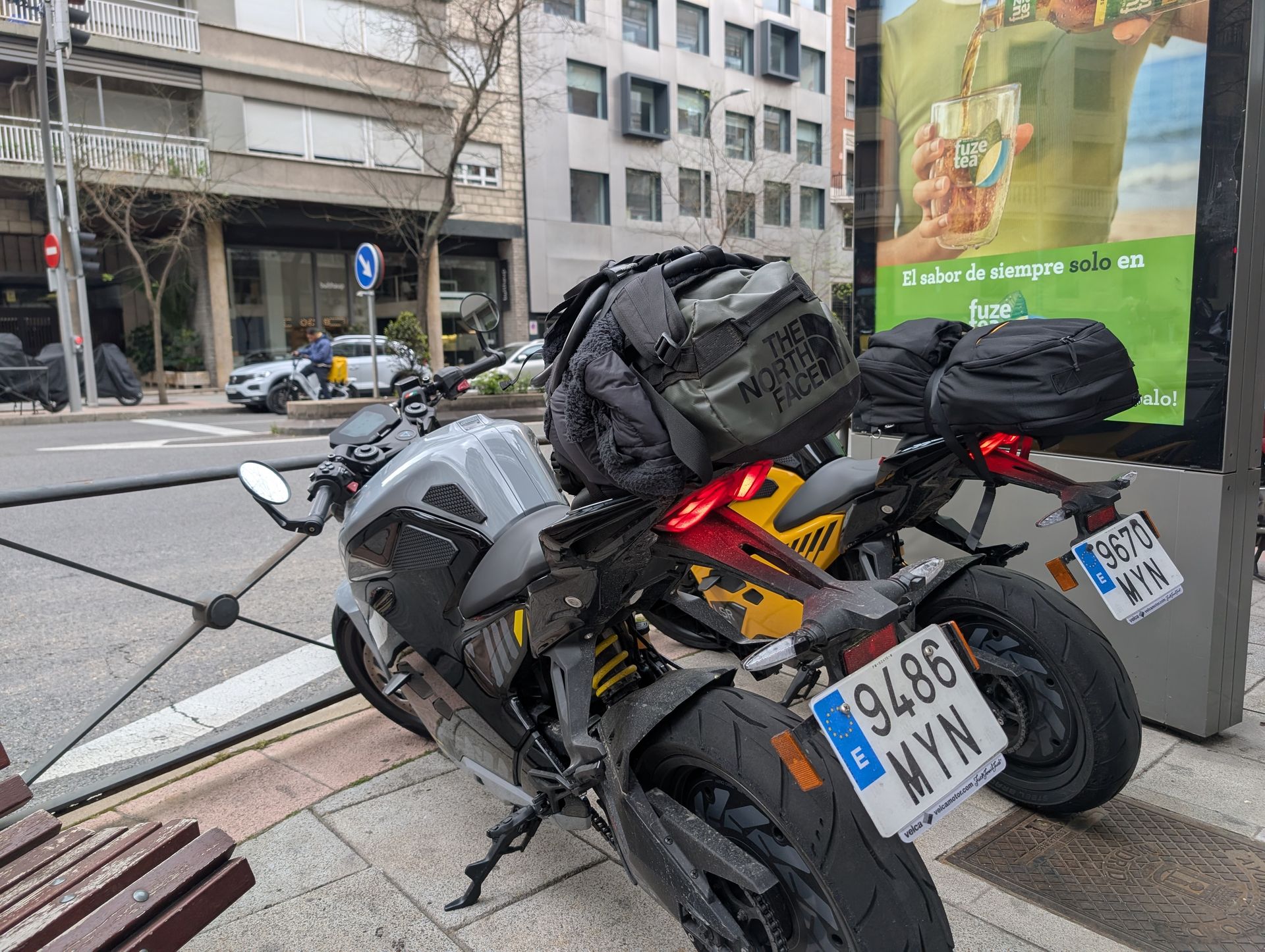 Ruta de autonomía con la Ultraviolette F77 Mach 2 Recon en España